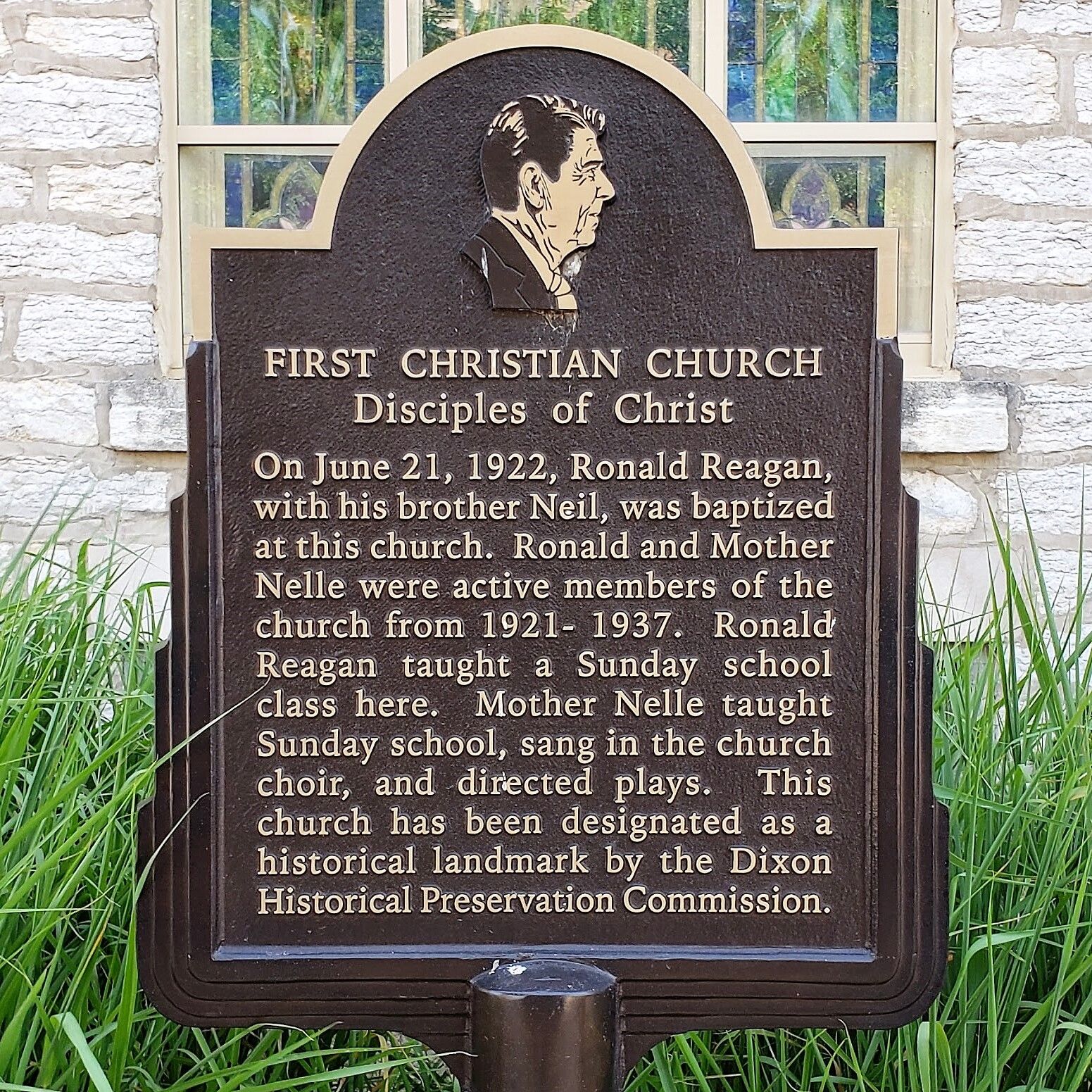 First Christian Church, Dixon, Illinois